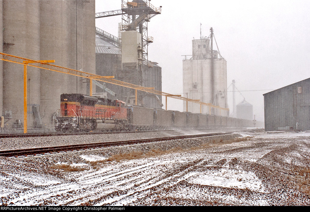 BNSF 9225 - Rear DPU on C-ATMPEK0-06